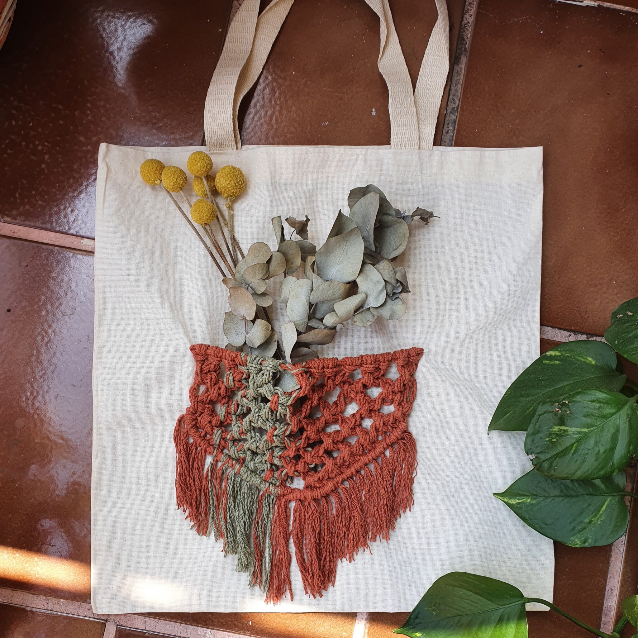 Macramê com fio Ateliê Natureza - Bolso para ecobag